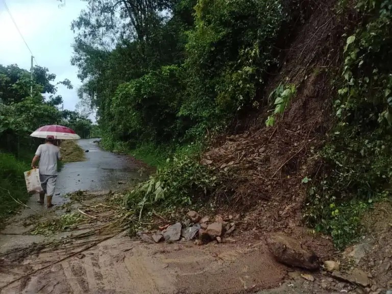 ¡Caos en las vías! Lluvias torrenciales desatan estragos en Mérida ...