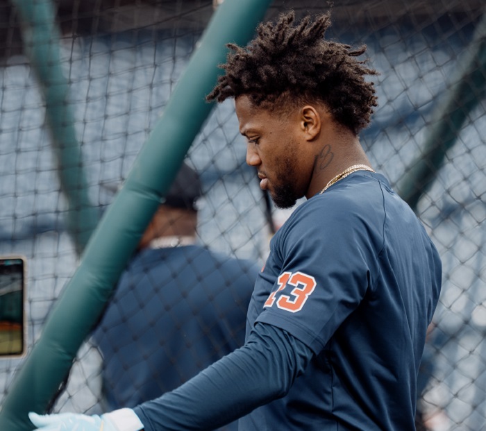 ¡Alerta en el campo! Ronald Acuña Jr. sufre molestias en la espalda ...