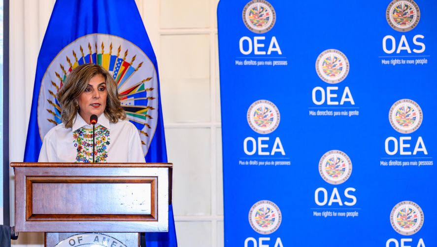 Laura Gil hace historia al convertirse en la primera mujer en ocupar la ...