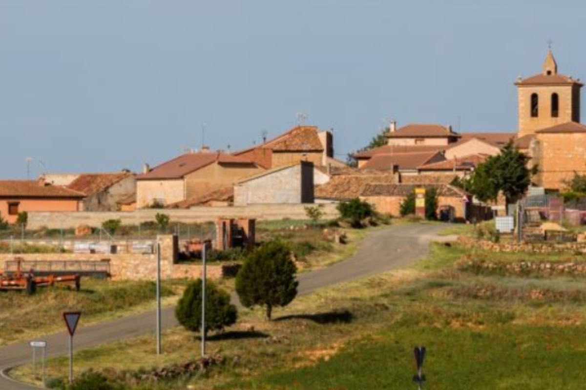 El sorprendente pueblo español que regala casas y empleo para ...