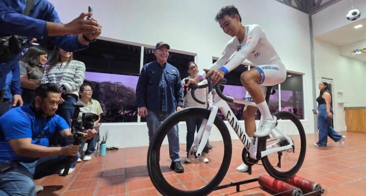 El Alcalde Di Martino sorprende al Embajador Deportivo Luis Miguel ...